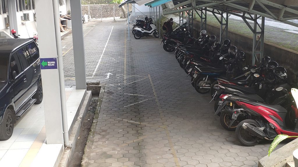 Area Parkir – Departemen Teknik Sipil dan Lingkungan
